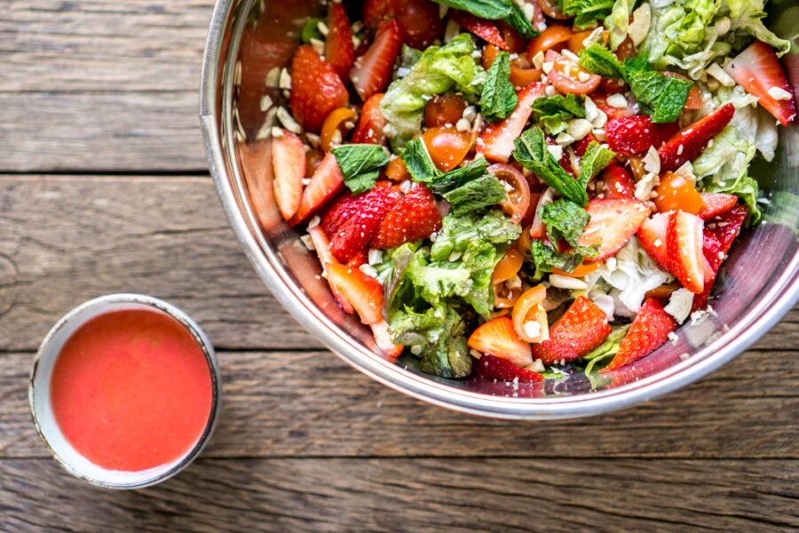 Ensalada de fresas con vinagreta de frambuesa - Cocinando el Cambio